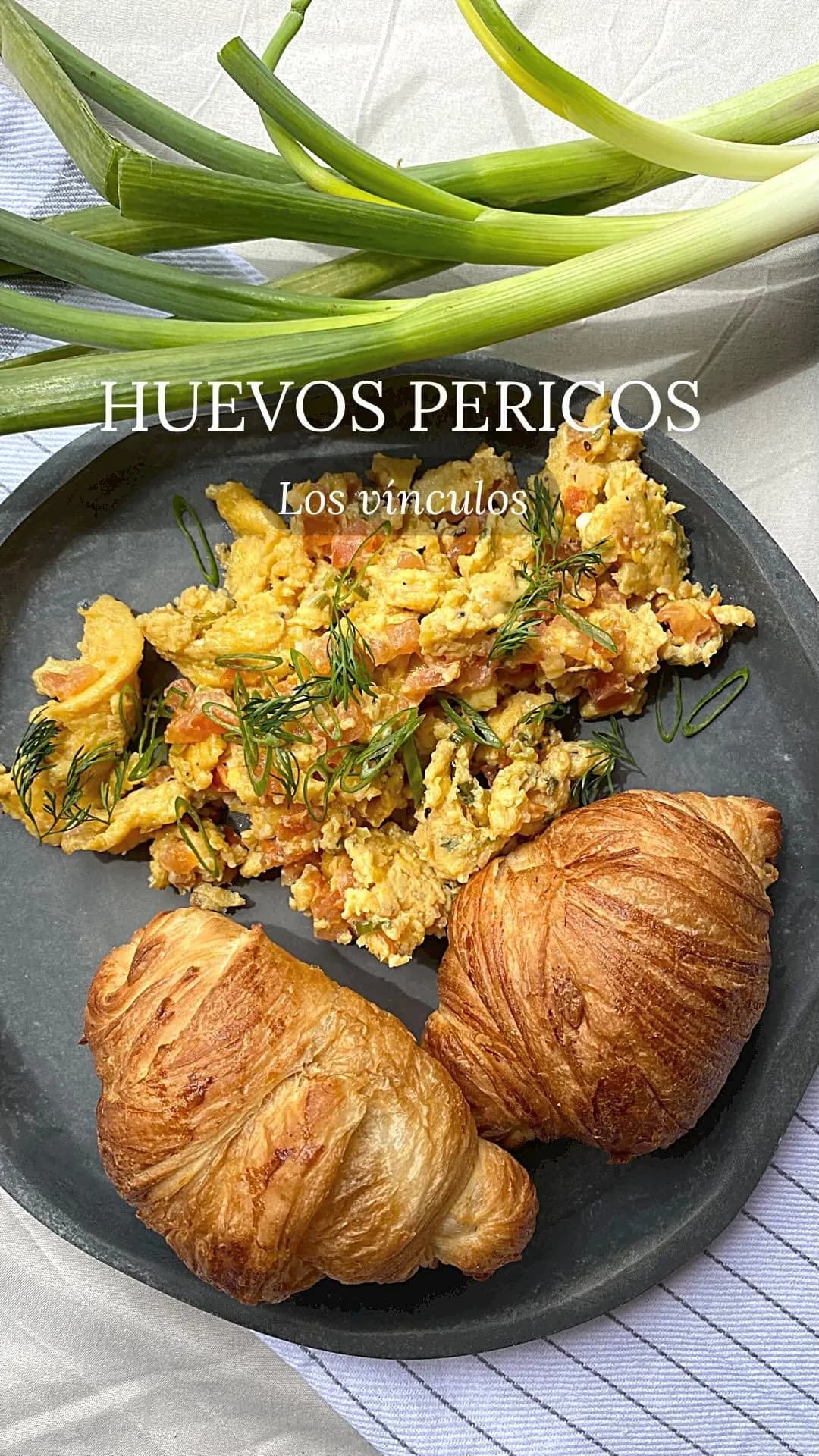 HUEVOS PERICOS COLOMBIANOS [COLOMBIAN SCRAMBLED EGGS] by lacocinaquesuena