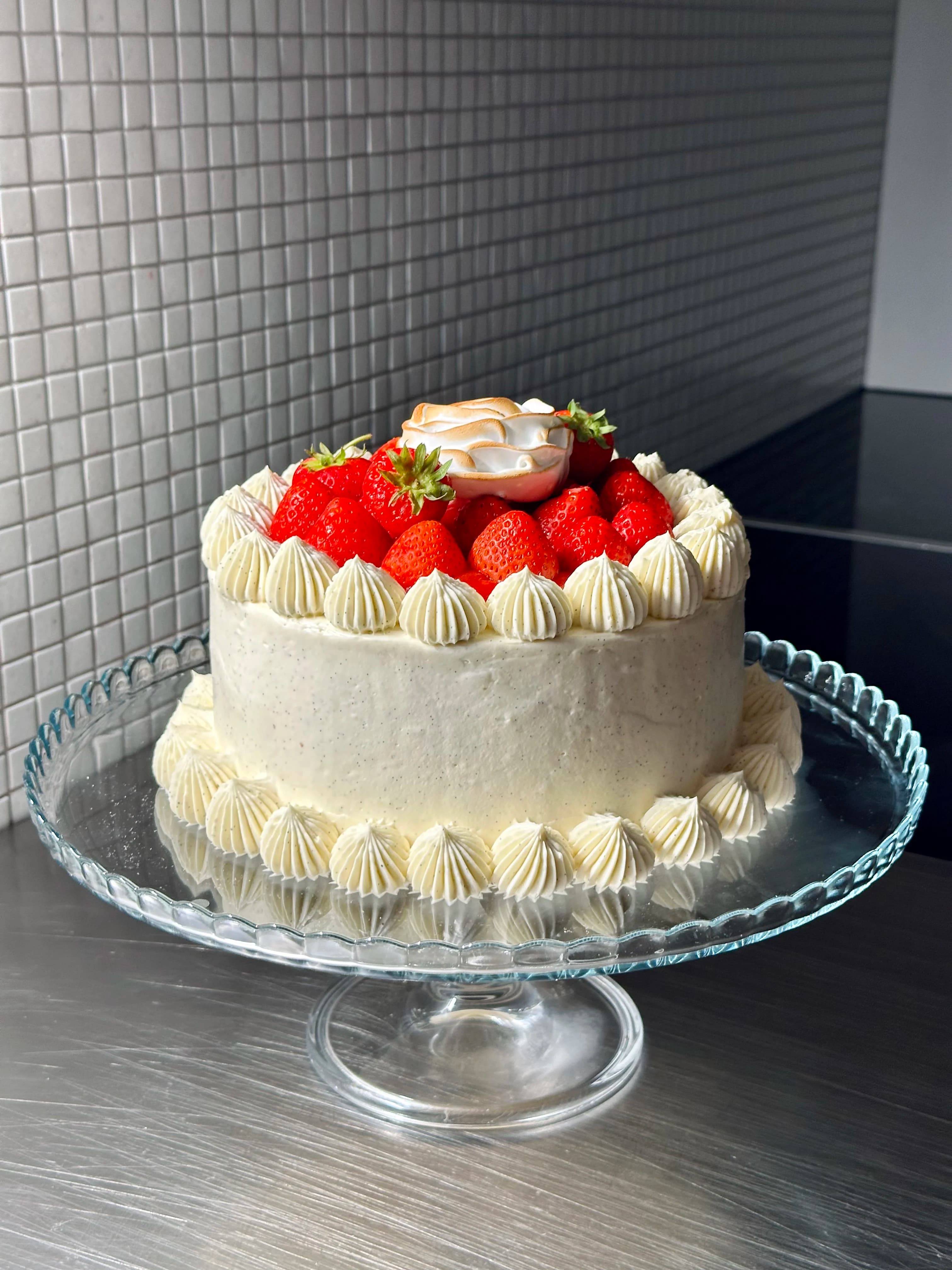 Strawberry Almond Success Cake | Provecho